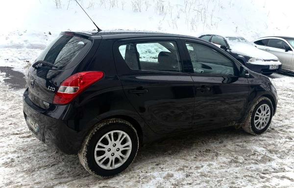 Melns Hyundai i20 2012 Viļņa, ar dzinēja tilpumu 1.40 L un nobraukumu 254 tūkst. km par 2150 €, foto 6 vietnē AUTOMOTO.COM.LV