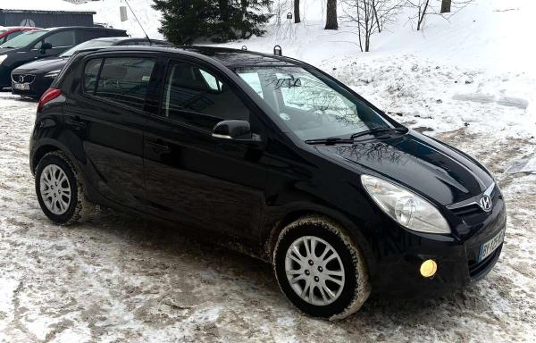 Melns Hyundai i20 2012 Viļņa, ar dzinēja tilpumu 1.40 L un nobraukumu 254 tūkst. km par 2150 €, foto 7 vietnē AUTOMOTO.COM.LV