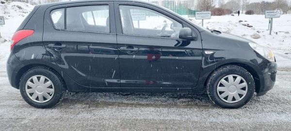 Black Hyundai i20 2012 in Vilnius, with an engine capacity of 1.40 L and mileage of 130 thousand km for 1650 €, photo 6 on AUTOMOTO.COM.LV