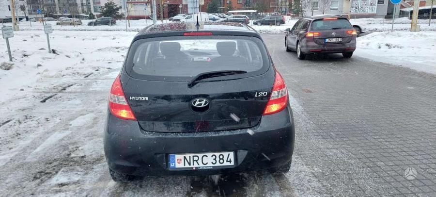 Black Hyundai i20 2012 in Vilnius, with an engine capacity of 1.25 L and mileage of 130 thousand km for 1650 €, photo 8 on AUTOMOTO.COM.LV
