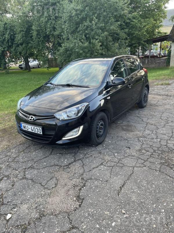 Black Hyundai i20 2012 in Valmiera, with an engine capacity of 1.10 L and mileage of 0 thousand km for 4000 €, photo 2 on AUTOMOTO.COM.LV