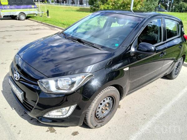 Black Hyundai i20 2012 in Valmiera, with an engine capacity of 1.10 L and mileage of 0 thousand km for 2200 €, photo 1 on AUTOMOTO.COM.LV