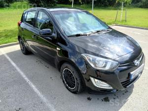 Black Hyundai i20 2012 in Valmiera, with an engine capacity of 1.10 L and mileage of 0 thousand km for 2200 €, photo 4 on AUTOMOTO.COM.LV