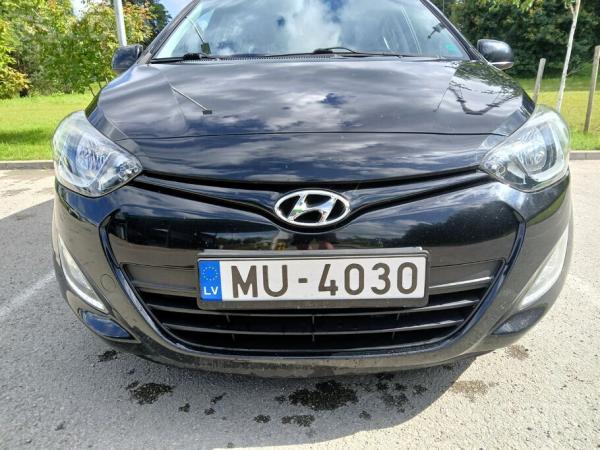 Black Hyundai i20 2012 in Valmiera, with an engine capacity of 1.10 L and mileage of 0 thousand km for 2200 €, photo 4 on AUTOMOTO.COM.LV