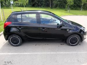 Black Hyundai i20 2012 in Valmiera, with an engine capacity of 1.10 L and mileage of 0 thousand km for 2200 €, photo 6 on AUTOMOTO.COM.LV