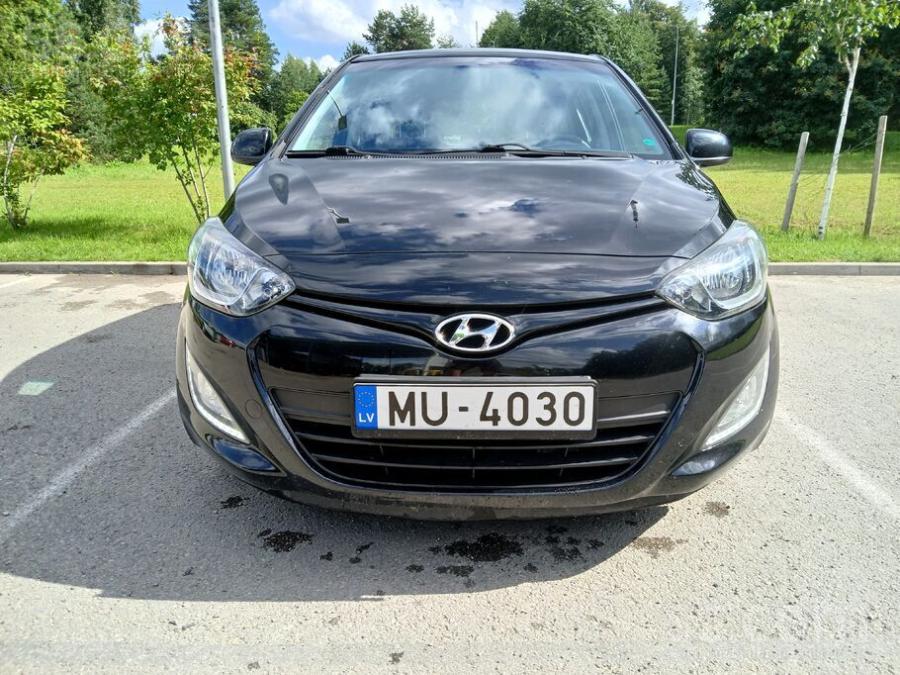 Black Hyundai i20 2012 in Valmiera, with an engine capacity of 1.10 L and mileage of 0 thousand km for 2200 €, photo 8 on AUTOMOTO.COM.LV