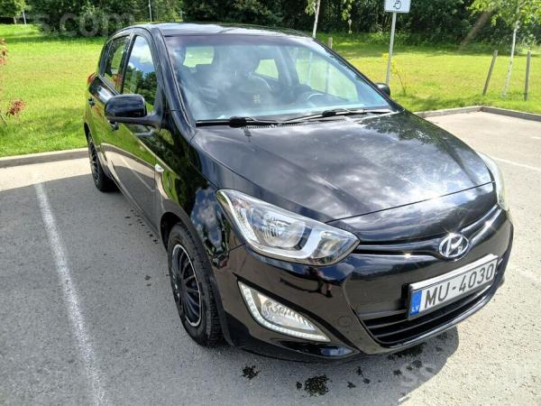 Black Hyundai i20 2012 in Valmiera, with an engine capacity of 1.10 L and mileage of 0 thousand km for 2200 €, photo 8 on AUTOMOTO.COM.LV