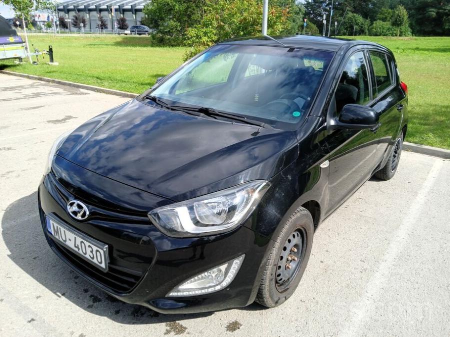 Black Hyundai i20 2012 in Valmiera, with an engine capacity of 1.10 L and mileage of 0 thousand km for 2200 €, photo 10 on AUTOMOTO.COM.LV