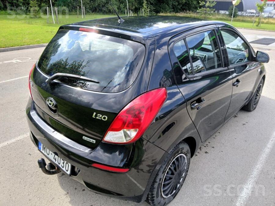 Black Hyundai i20 2012 in Valmiera, with an engine capacity of 1.10 L and mileage of 0 thousand km for 2200 €, photo 12 on AUTOMOTO.COM.LV