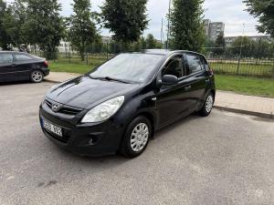 Melns Hyundai i20 2012 Viļņa, ar dzinēja tilpumu 1.25 L un nobraukumu 235 tūkst. km par 1000 €, foto  vietnē AUTOMOTO.COM.LV