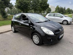 Black Hyundai i20 2012 in Vilnius, with an engine capacity of 1.25 L and mileage of 235 thousand km for 1000 €, photo 3 on AUTOMOTO.COM.LV