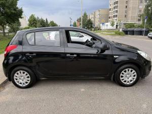 Black Hyundai i20 2012 in Vilnius, with an engine capacity of 1.25 L and mileage of 235 thousand km for 1000 €, photo 7 on AUTOMOTO.COM.LV