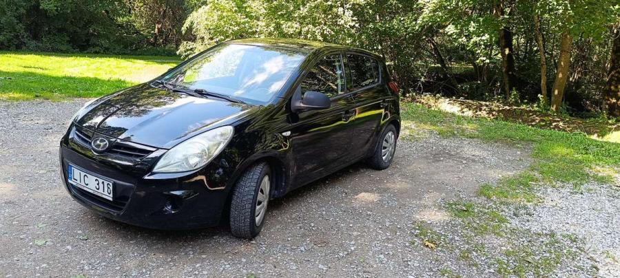 Melns Hyundai i20 2012 Kauņa, ar dzinēja tilpumu 1.20 L un nobraukumu 182 tūkst. km par 1850 €, foto 1 vietnē AUTOMOTO.COM.LV