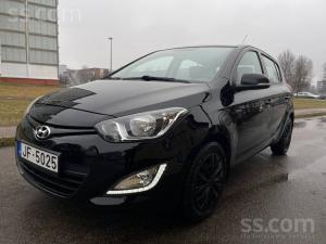 Melns Hyundai i20 2013 Rīga, ar dzinēja tilpumu 1.00 L un nobraukumu 94 tūkst. km par 5800 €, foto  vietnē AUTOMOTO.COM.LV