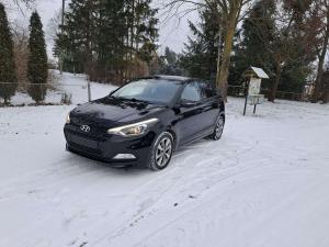 Black Hyundai i20 2015 in Siauliai, with an engine capacity of 1.25 L and mileage of 172 thousand km for 5900 €, photo 3 on AUTOMOTO.COM.LV