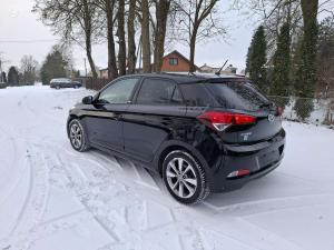 Black Hyundai i20 2015 in Siauliai, with an engine capacity of 1.25 L and mileage of 172 thousand km for 5900 €, photo 6 on AUTOMOTO.COM.LV