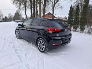 Black Hyundai i20 2015 in Siauliai, with an engine capacity of 1.25 L and mileage of 172 thousand km for 5900 €, photo 8 on AUTOMOTO.COM.LV