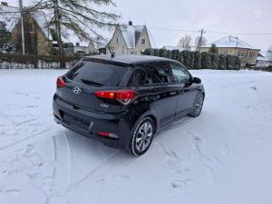 Black Hyundai i20 2015 in Siauliai, with an engine capacity of 1.25 L and mileage of 172 thousand km for 5900 €, photo 14 on AUTOMOTO.COM.LV