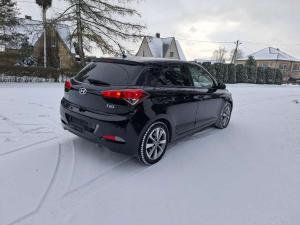 Black Hyundai i20 2015 in Siauliai, with an engine capacity of 1.20 L and mileage of 172 thousand km for 5900 €, photo 5 on AUTOMOTO.COM.LV