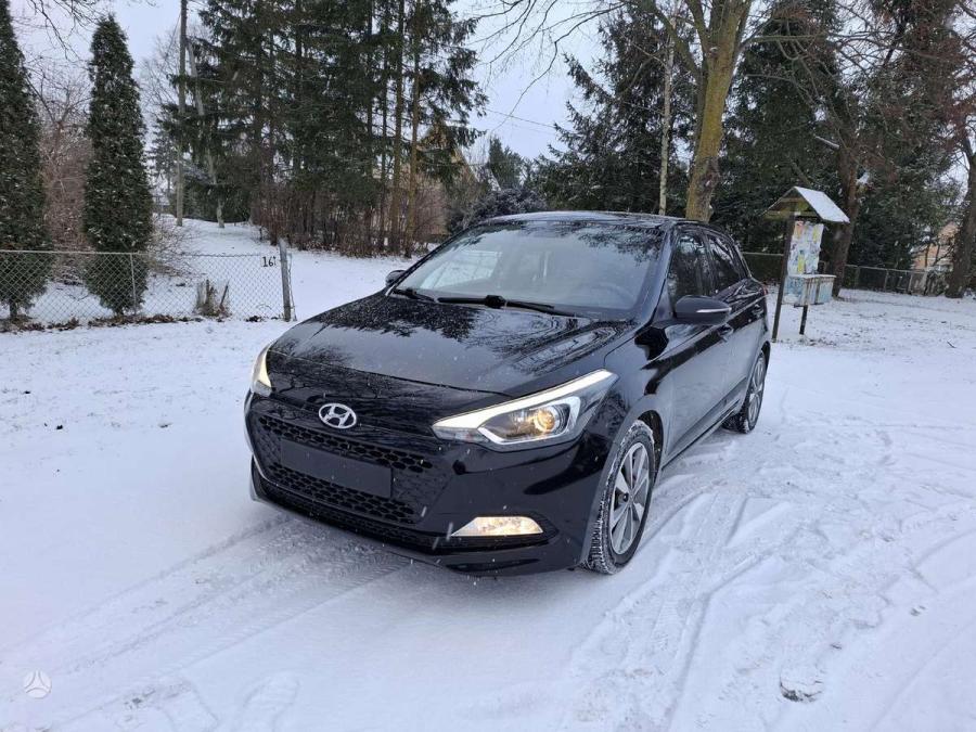 Black Hyundai i20 2015 in Siauliai, with an engine capacity of 1.20 L and mileage of 172 thousand km for 5900 €, photo 7 on AUTOMOTO.COM.LV