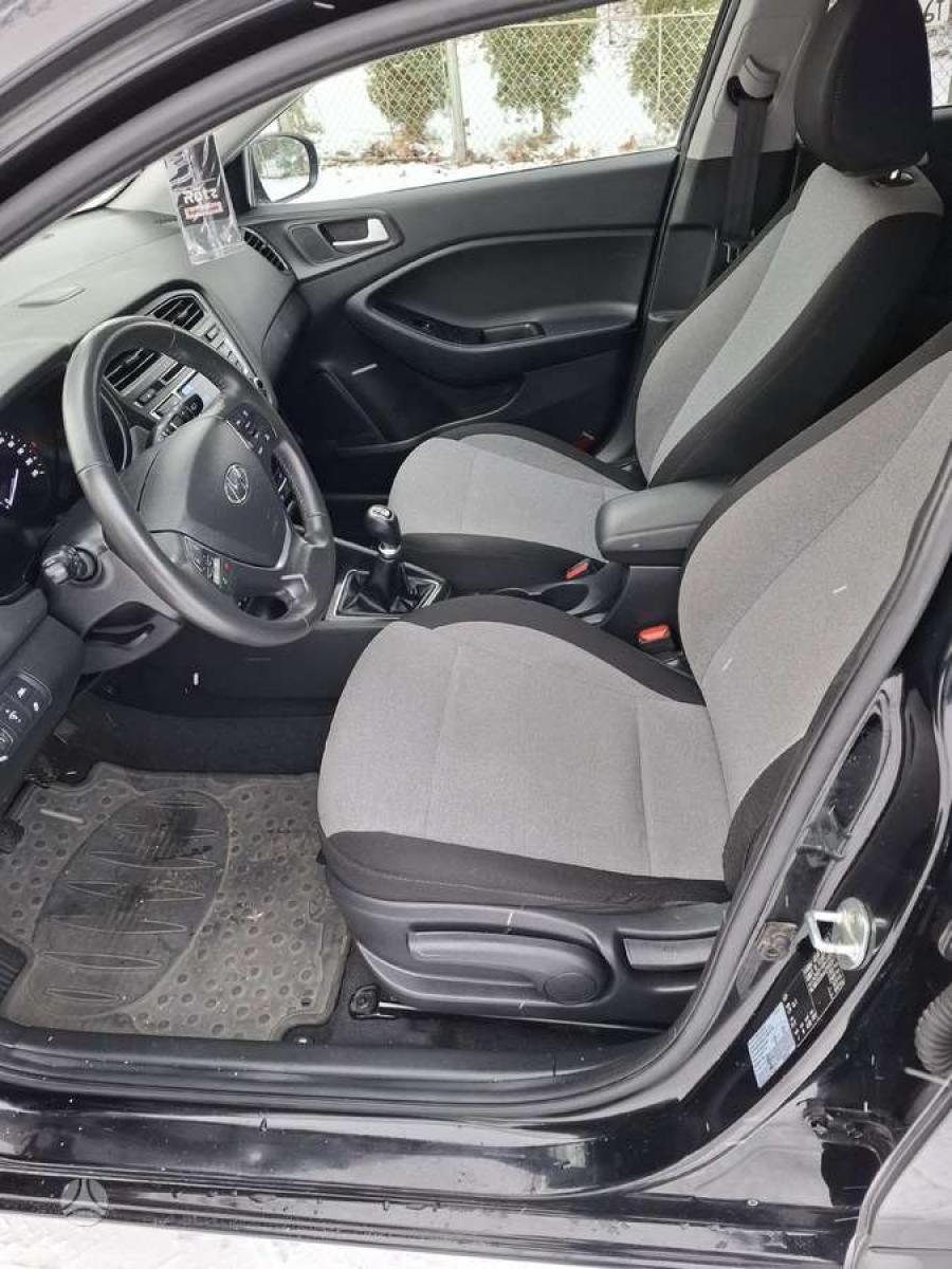 Black Hyundai i20 2015 in Siauliai, with an engine capacity of 1.20 L and mileage of 172 thousand km for 5900 €, photo 19 on AUTOMOTO.COM.LV