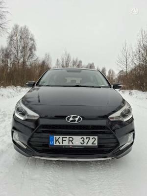 Black Hyundai i20 2015 in Siauliai, with an engine capacity of 1.12 L and mileage of 120 thousand km for 3750 €, photo  on AUTOMOTO.COM.LV