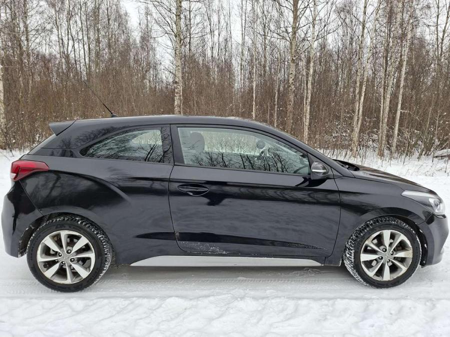 Black Hyundai i20 2015 in Siauliai, with an engine capacity of 1.12 L and mileage of 120 thousand km for 3750 €, photo 4 on AUTOMOTO.COM.LV