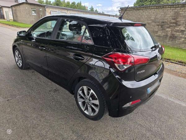 Melns Hyundai i20 2015 Tauragė, ar dzinēja tilpumu 1.25 L un nobraukumu 208 tūkst. km par 4200 €, foto 4 vietnē AUTOMOTO.COM.LV