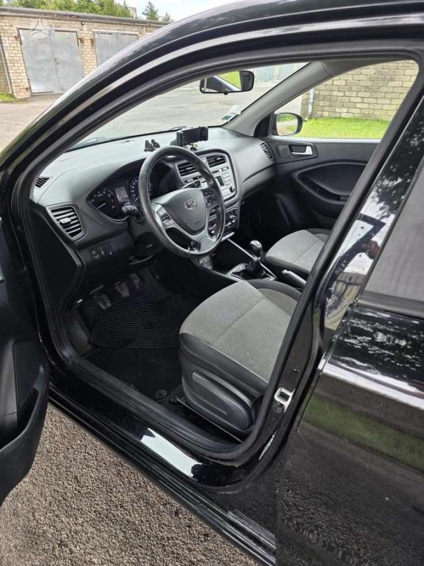 Melns Hyundai i20 2015 Tauragė, ar dzinēja tilpumu 1.25 L un nobraukumu 208 tūkst. km par 4200 €, foto 6 vietnē AUTOMOTO.COM.LV