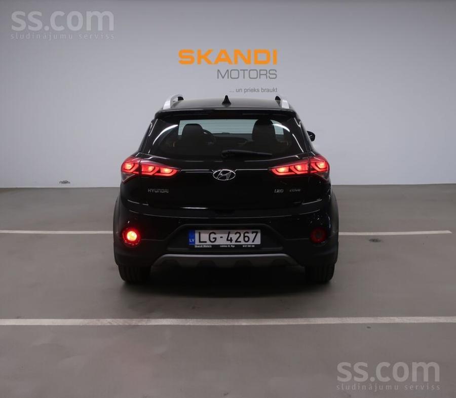 Black Hyundai i20 2018 in Riga, with an engine capacity of 1.00 L and mileage of 141 thousand km for 11900 €, photo 5 on AUTOMOTO.COM.LV