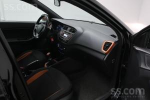 Black Hyundai i20 2018 in Riga, with an engine capacity of 1.00 L and mileage of 141 thousand km for 11900 €, photo 11 on AUTOMOTO.COM.LV