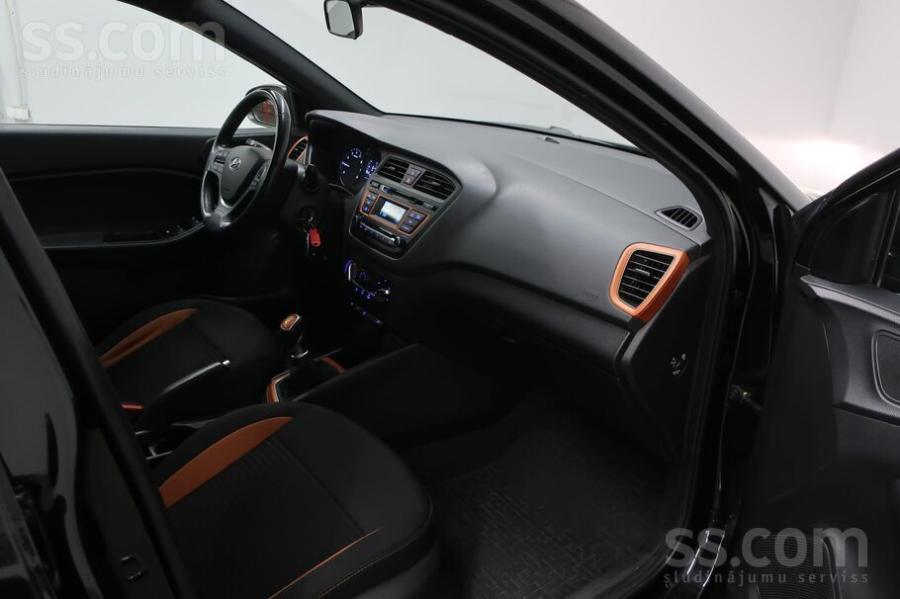 Black Hyundai i20 2018 in Riga, with an engine capacity of 1.00 L and mileage of 141 thousand km for 11900 €, photo 11 on AUTOMOTO.COM.LV