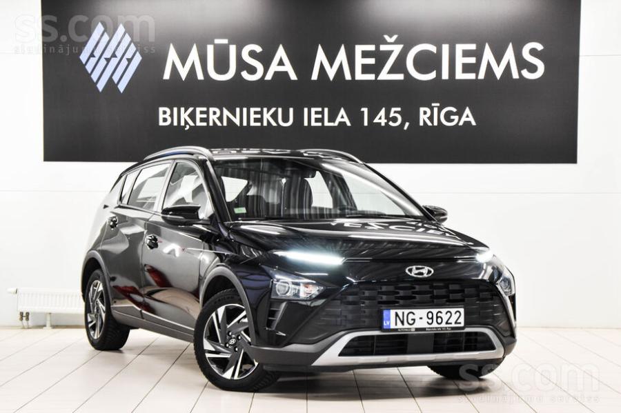 Black Hyundai i20 2022 in Riga, with an engine capacity of 1.00 L and mileage of 46 thousand km for 12590 €, photo 4 on AUTOMOTO.COM.LV