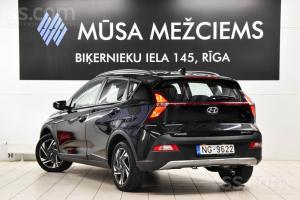Black Hyundai i20 2022 in Riga, with an engine capacity of 1.00 L and mileage of 46 thousand km for 12590 €, photo 7 on AUTOMOTO.COM.LV