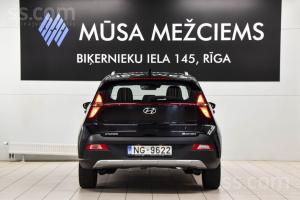 Black Hyundai i20 2022 in Riga, with an engine capacity of 1.00 L and mileage of 46 thousand km for 12590 €, photo 8 on AUTOMOTO.COM.LV