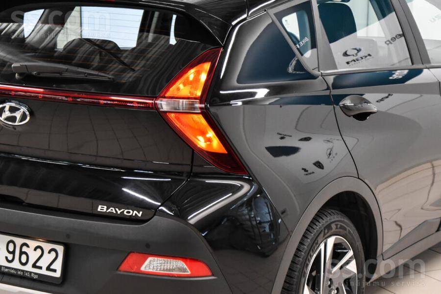 Black Hyundai i20 2022 in Riga, with an engine capacity of 1.00 L and mileage of 46 thousand km for 12590 €, photo 11 on AUTOMOTO.COM.LV