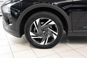 Black Hyundai i20 2022 in Riga, with an engine capacity of 1.00 L and mileage of 46 thousand km for 12590 €, photo 12 on AUTOMOTO.COM.LV
