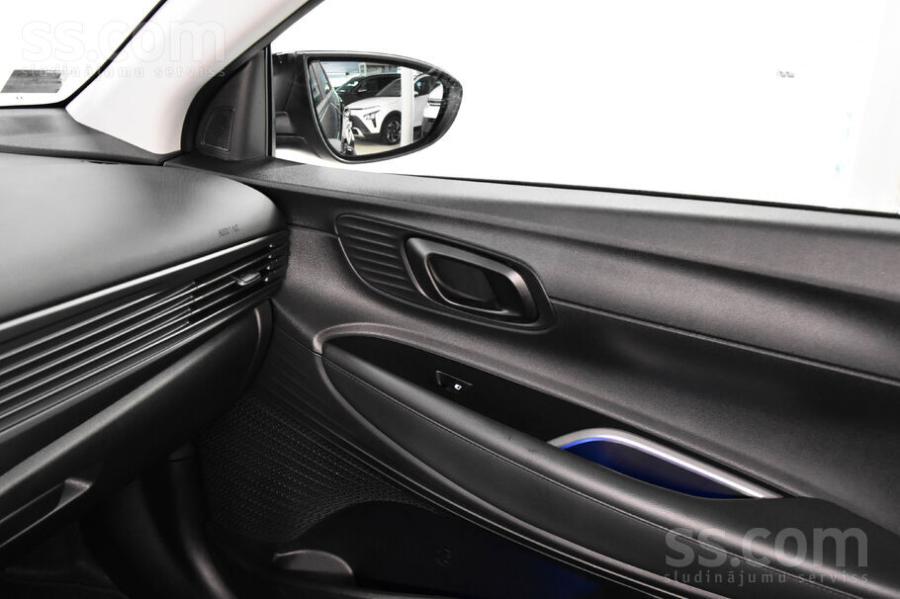 Black Hyundai i20 2022 in Riga, with an engine capacity of 1.00 L and mileage of 46 thousand km for 12590 €, photo 14 on AUTOMOTO.COM.LV