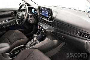 Black Hyundai i20 2022 in Riga, with an engine capacity of 1.00 L and mileage of 46 thousand km for 12590 €, photo 15 on AUTOMOTO.COM.LV