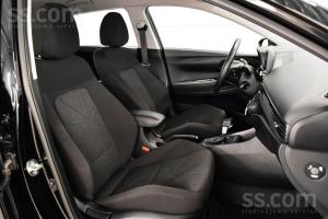 Black Hyundai i20 2022 in Riga, with an engine capacity of 1.00 L and mileage of 46 thousand km for 12590 €, photo 16 on AUTOMOTO.COM.LV