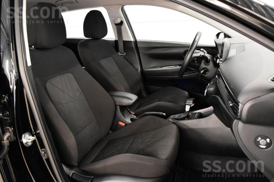 Black Hyundai i20 2022 in Riga, with an engine capacity of 1.00 L and mileage of 46 thousand km for 12590 €, photo 16 on AUTOMOTO.COM.LV