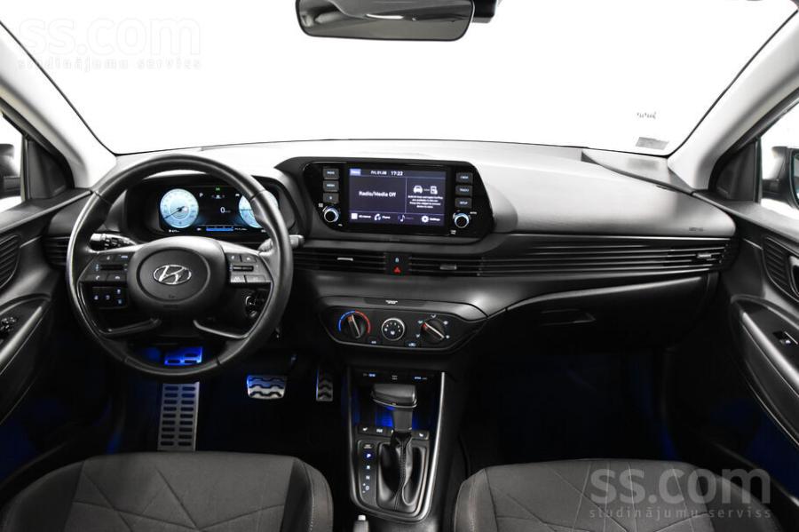 Black Hyundai i20 2022 in Riga, with an engine capacity of 1.00 L and mileage of 46 thousand km for 12590 €, photo 18 on AUTOMOTO.COM.LV