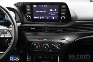 Black Hyundai i20 2022 in Riga, with an engine capacity of 1.00 L and mileage of 46 thousand km for 12590 €, photo 21 on AUTOMOTO.COM.LV