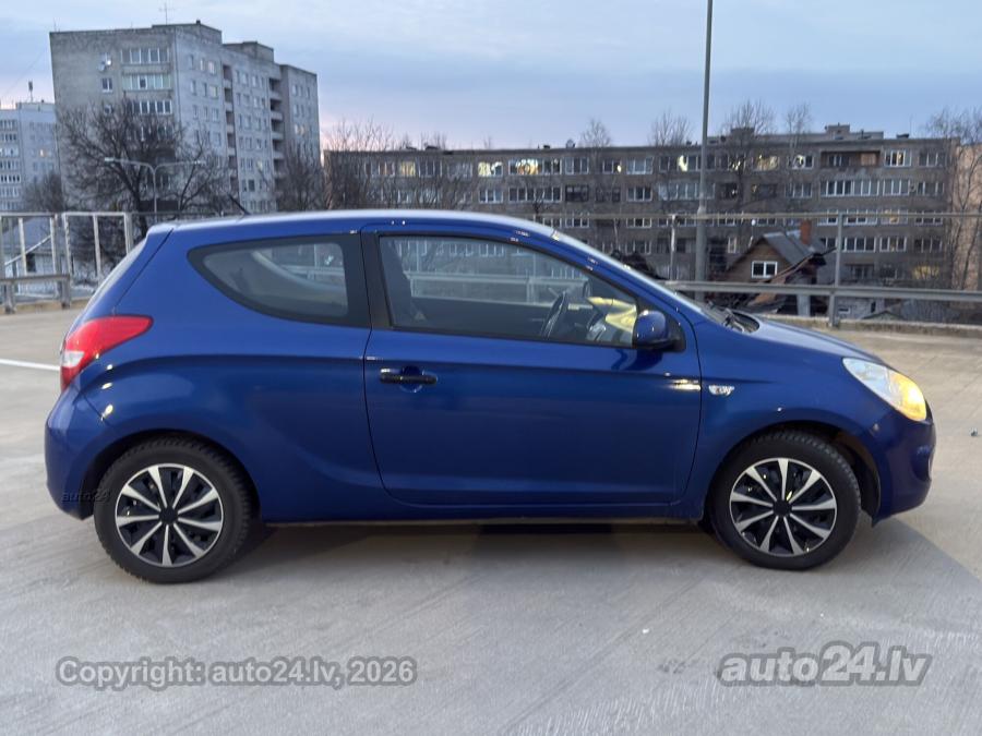 Zils Hyundai i20 2009 Tallina, ar dzinēja tilpumu 1.40 L un nobraukumu 193 tūkst. km par 1500 €, foto 4 vietnē AUTOMOTO.COM.LV
