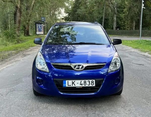 Blue Hyundai i20 2009 in Jelgava, with an engine capacity of 1.40 L and mileage of 231 thousand km for 3300 €, photo 2 on AUTOMOTO.COM.LV