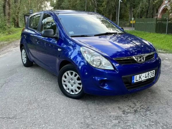 Blue Hyundai i20 2009 in Jelgava, with an engine capacity of 1.40 L and mileage of 231 thousand km for 3300 €, photo 3 on AUTOMOTO.COM.LV