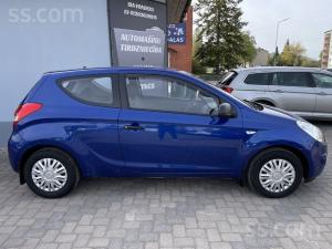 Blue Hyundai i20 2010 in Talsi, with an engine capacity of 1.20 L and mileage of 194 thousand km for 2450 €, photo 3 on AUTOMOTO.COM.LV