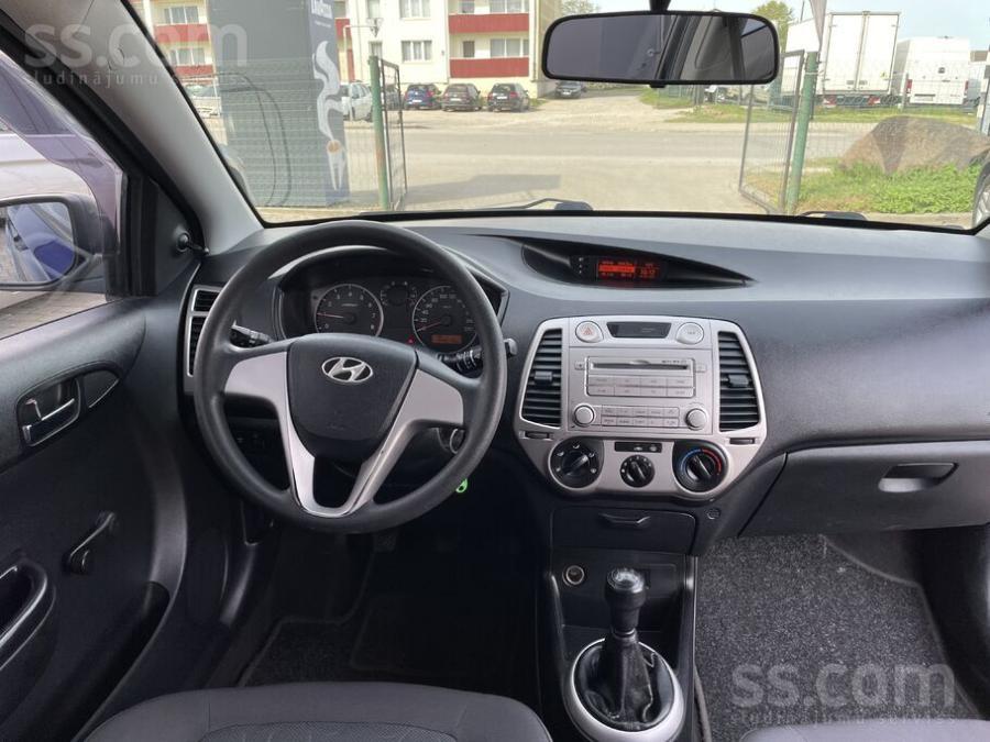 Blue Hyundai i20 2010 in Talsi, with an engine capacity of 1.20 L and mileage of 194 thousand km for 2450 €, photo 8 on AUTOMOTO.COM.LV