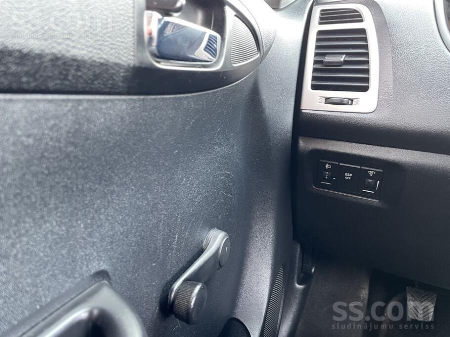 Blue Hyundai i20 2010 in Talsi, with an engine capacity of 1.20 L and mileage of 194 thousand km for 2450 €, photo 12 on AUTOMOTO.COM.LV