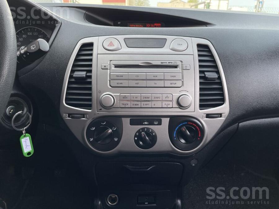 Blue Hyundai i20 2010 in Talsi, with an engine capacity of 1.20 L and mileage of 194 thousand km for 2450 €, photo 15 on AUTOMOTO.COM.LV